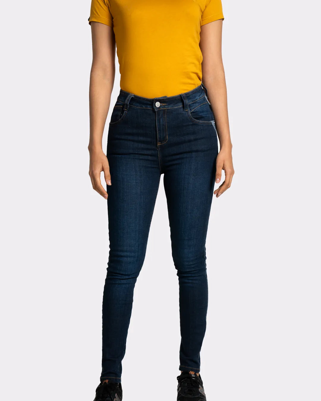 Jean de mujer tiro medio slim color azul: typol